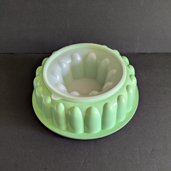 Tupperware | Kitchen | Tupperware Mint Green Bundt Cake Pan Jello Mold ...